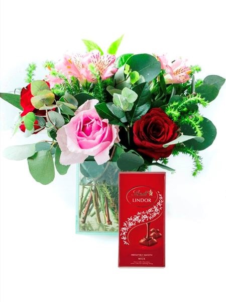 Pink and Red Roses in small vase with Lindt Chocolate Slab - South ...